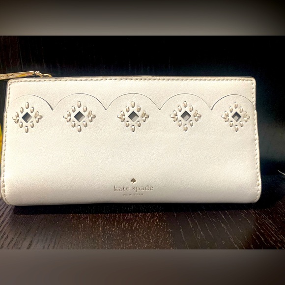 kate spade | Bags | Very Good Condition Kate Spade Magnolia Wallet ...